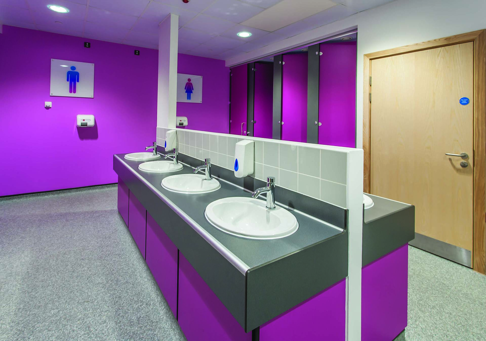 Toilettes, douches et vestiaires autonomes | Portakabin® FR